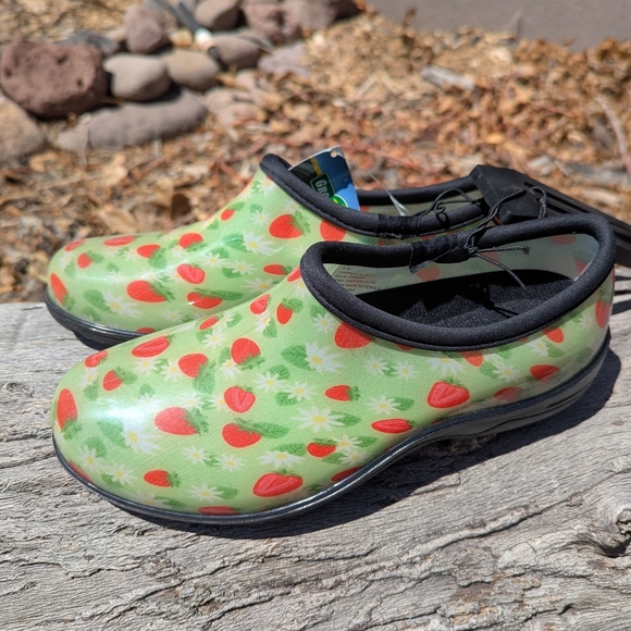 Ground Work | Shoes | Garden Clogs Waterproof Strawberry Print Womens 8 ...